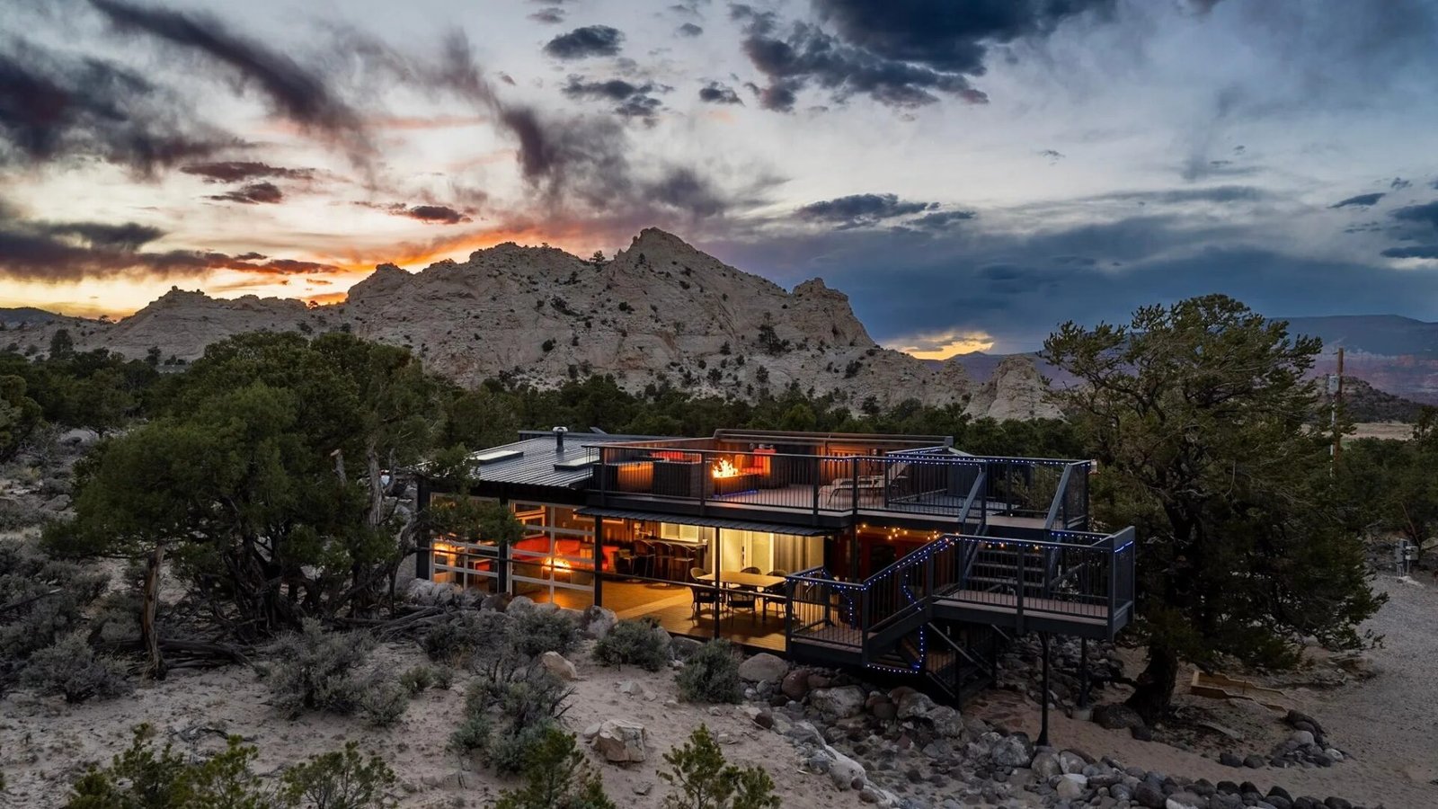 8 Unique Shipping Container Airbnb Homes for Your Next Getaway ...